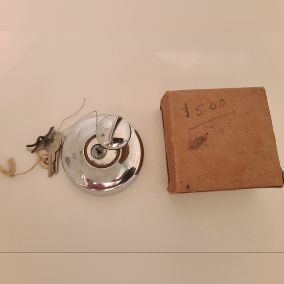 unknown | Other | Vintage Locking Finned Chrome Gas Cap With Swivel Lid ...